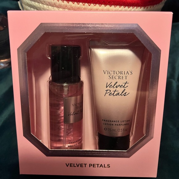 Victoria's Secret | Bath & Body | New Velvet Petals Victoria Secert ...